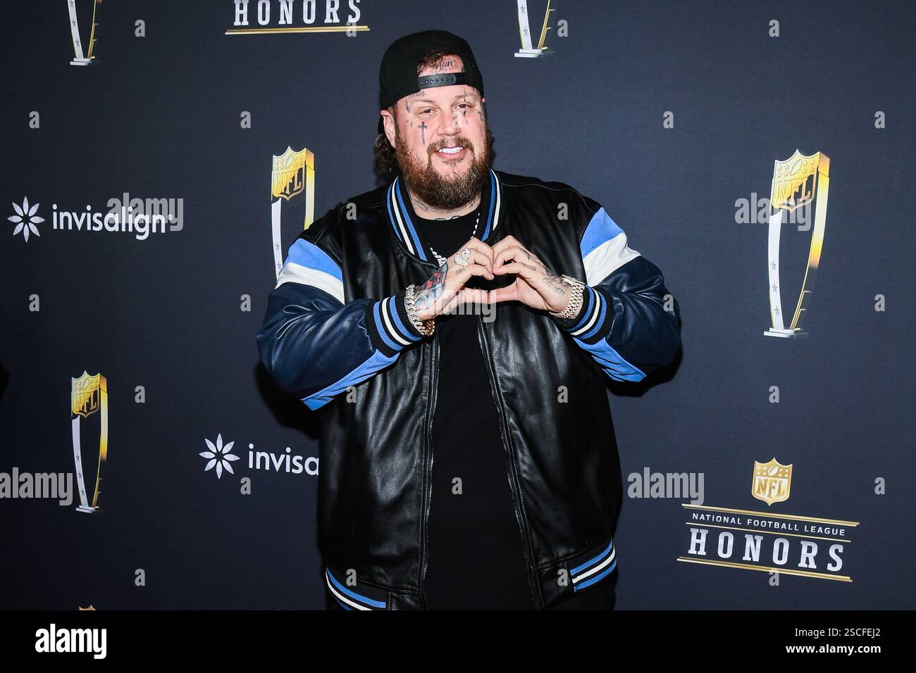 New Orleans, USA. 06th Feb, 2025. Jelly Roll walking on the red carpet ...