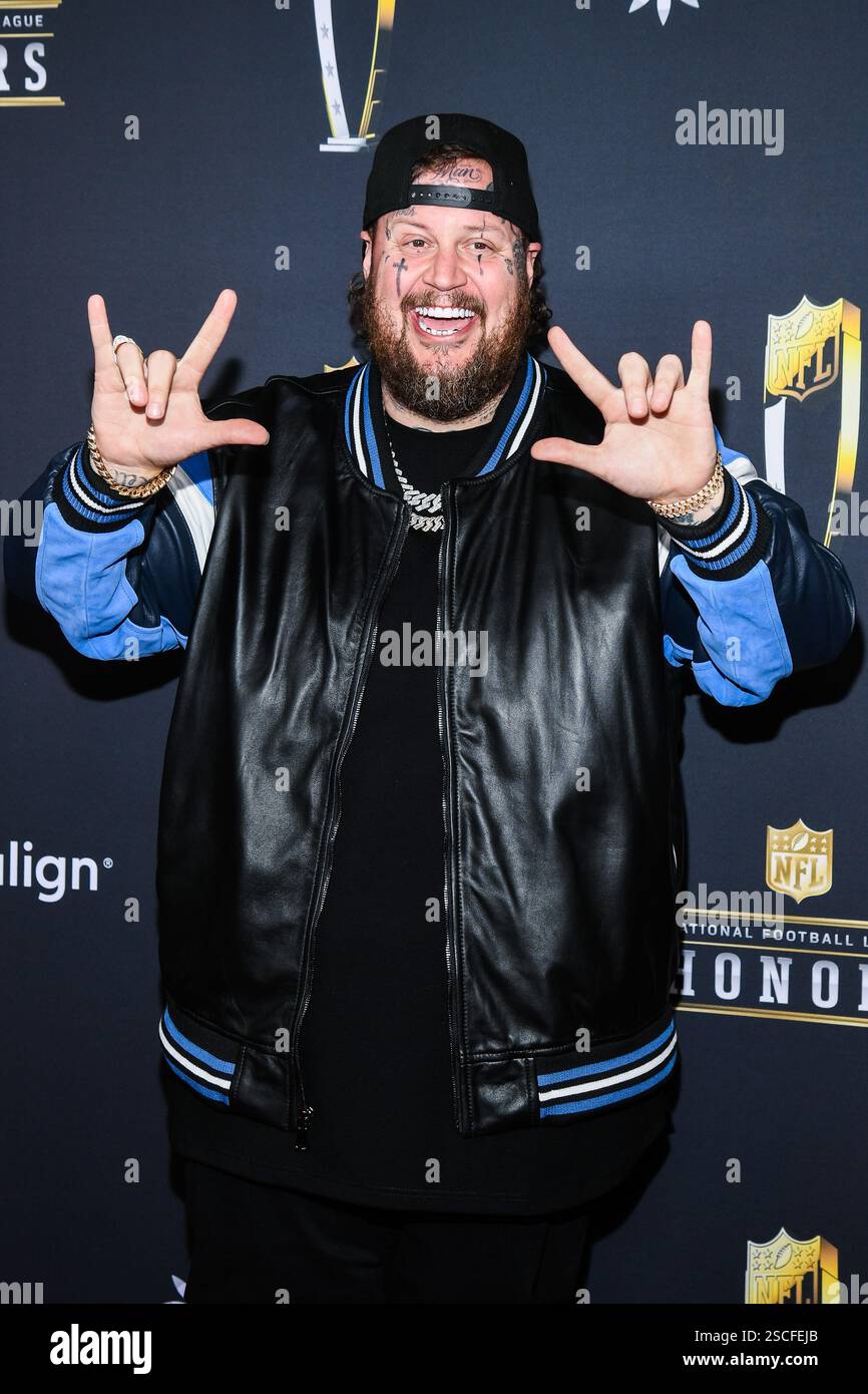 New Orleans, USA. 06th Feb, 2025. Jelly Roll walking on the red carpet ...