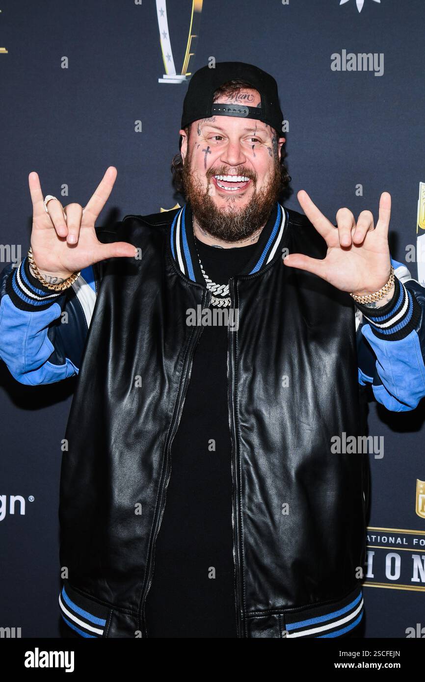 New Orleans, USA. 06th Feb, 2025. Jelly Roll walking on the red carpet ...