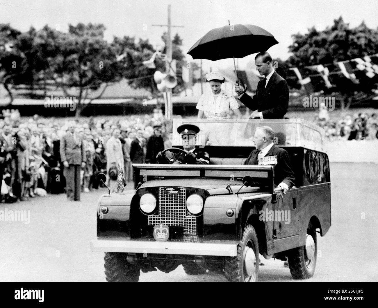 BLACK AND WHITE ONLY File photo dated 09/02/54 of Queen Elizabeth II ...