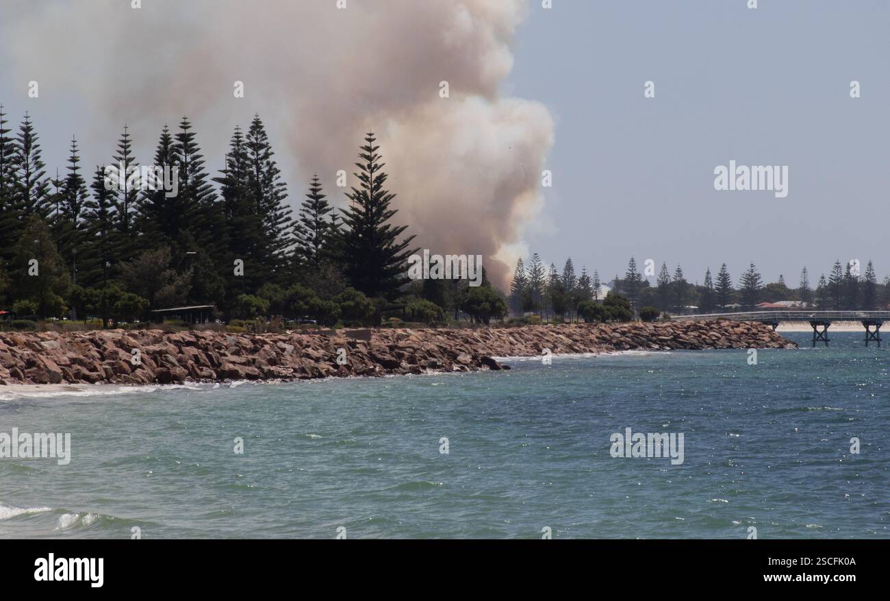 Smoke from bushfire over Esperance Bay, WA Stock Photo - Alamy
