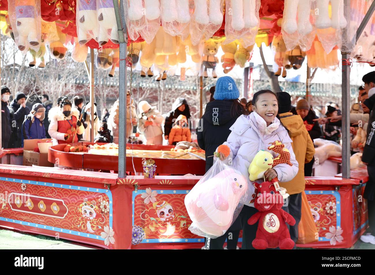 **CHINESE MAINLAND, HONG KONG, MACAU AND TAIWAN OUT** People stroll at ...