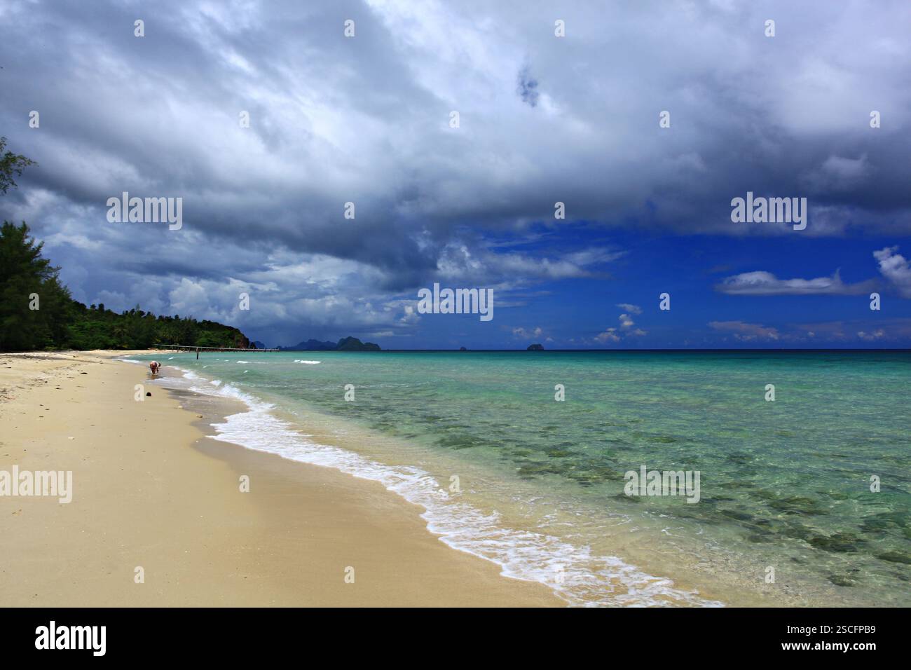 The beauty of the sea, clear water, sandy beach, Thung Sang Bay, Pathio ...