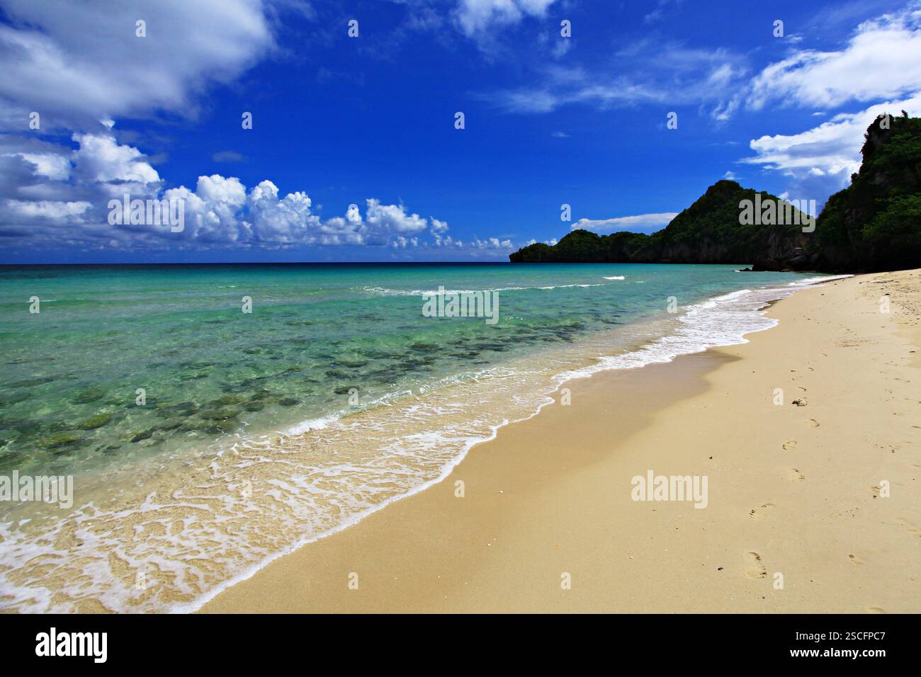 The beauty of the sea, clear water, sandy beach, Thung Sang Bay, Pathio ...