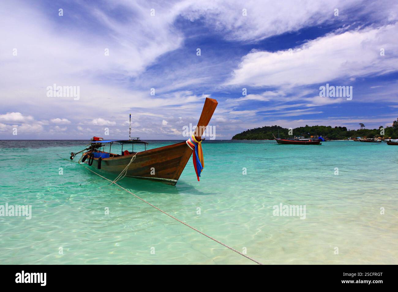 Traditional Thai Long tail boat (Rua hang yao) on the Lipe beach, Lipe ...