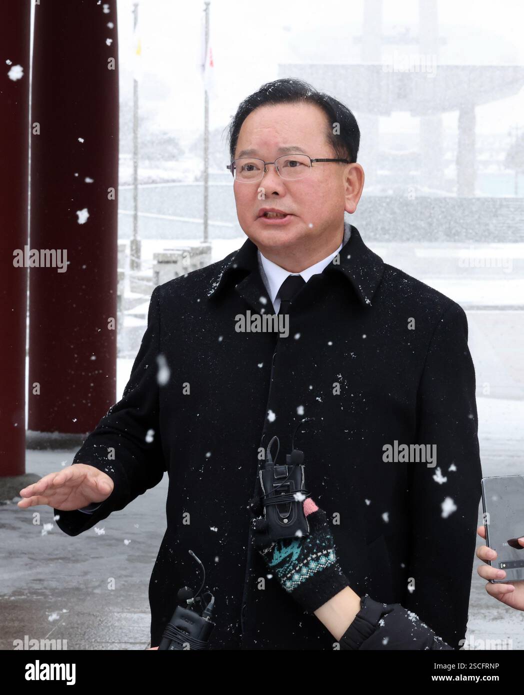 07th Feb, 2025. Ex-PM Kim Boo-kyum honors late pro-democracy fighters ...