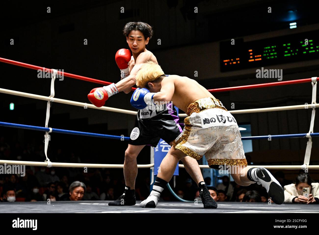 Kaito Yokoyama (red gloves) and Ruka Miyazawa (blue gloves) compete ...