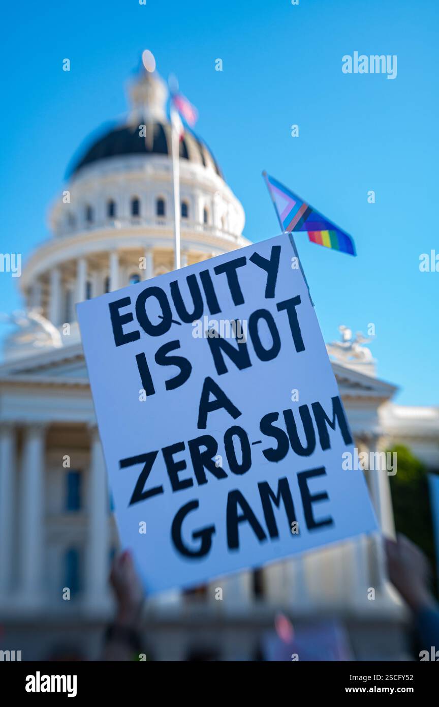 Equity equality game hi-res stock photography and images - Alamy
