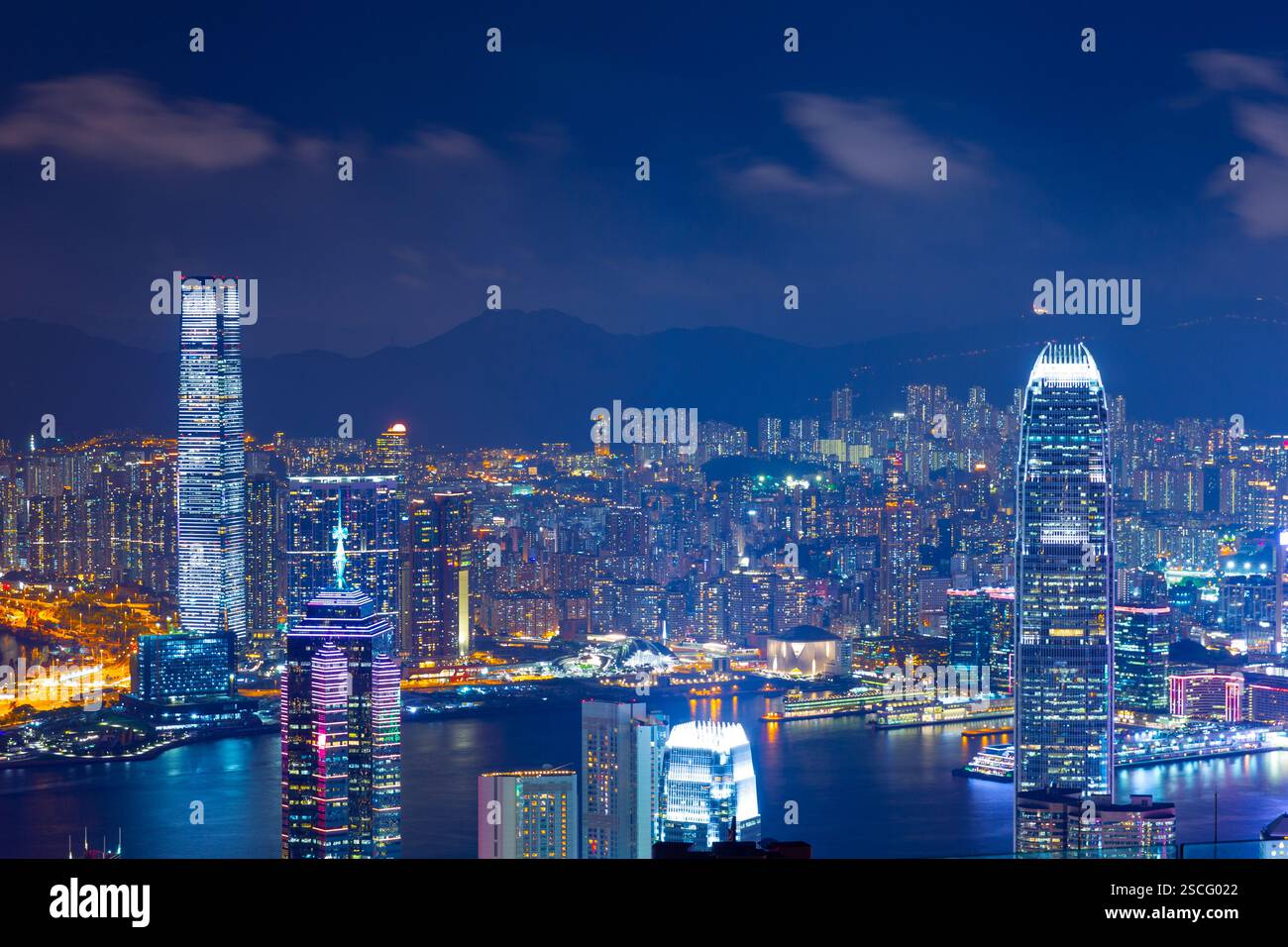 A night view of Hong Kong Island, Kowloon Island and Victoria Harbour ...