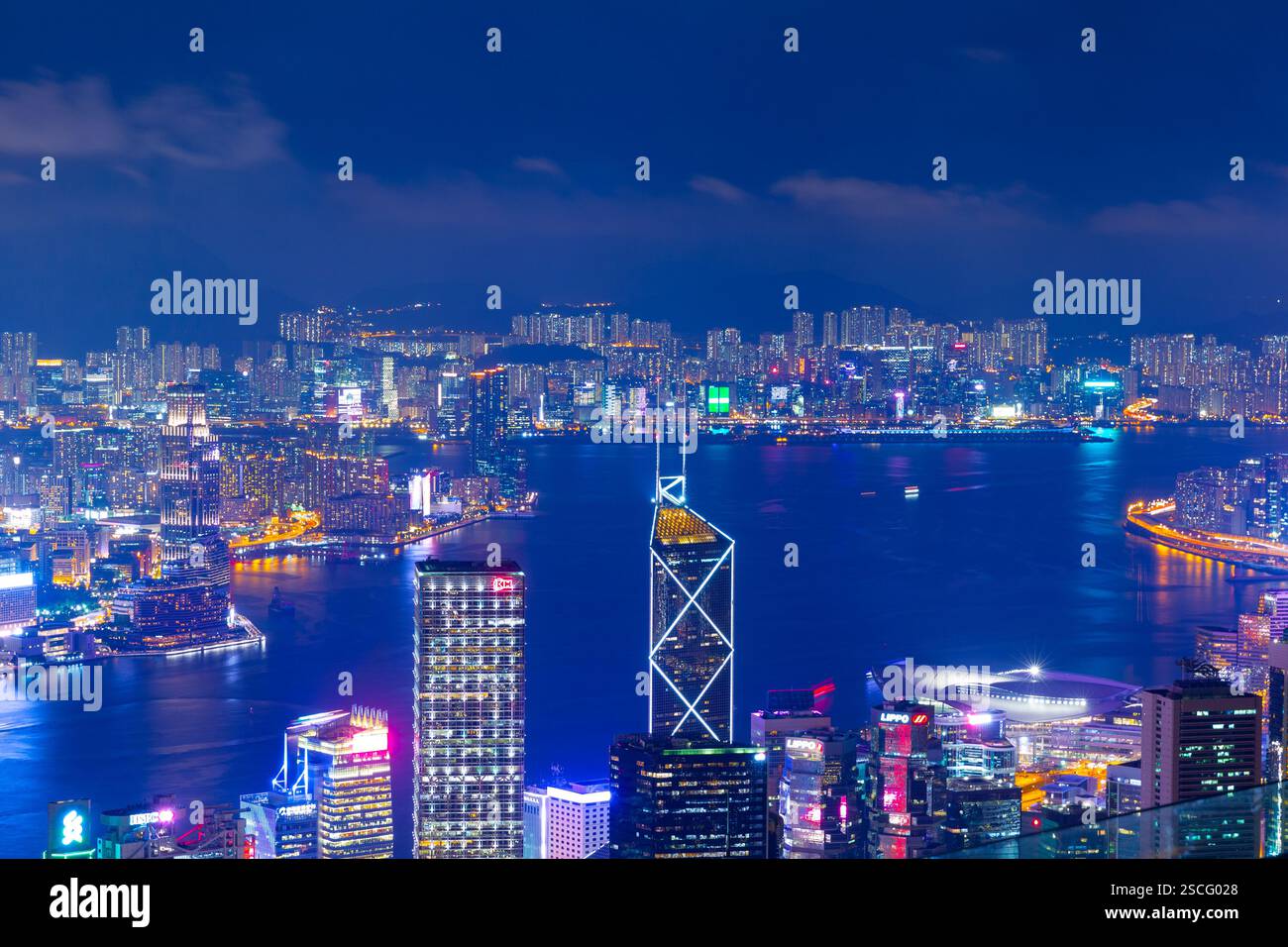 A night view of Hong Kong Island, Kowloon Island, Kowloon Bay and ...
