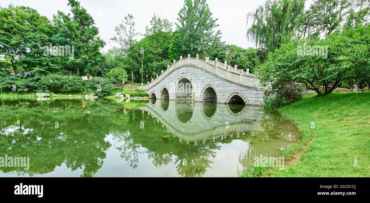 Arch bridge in Huanhuaxi Park, Chengdu, Sichuan, China Stock Photo - Alamy