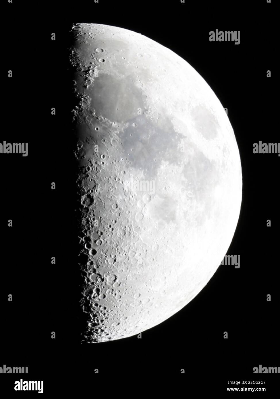 "Lunar X" is seen from Miyazaki City, Miyazaki Prefecture on February 5 ...