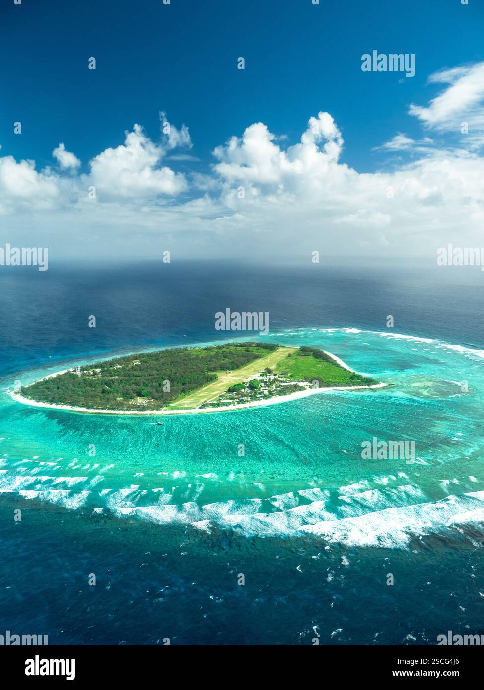 Flying over Lady Elliot Island on the Great Barrier Reef Stock Photo ...