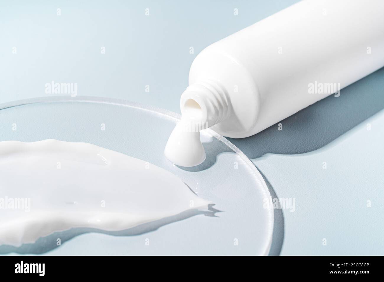 White cream smear on laboratory glass, texture, white tube jar Stock ...