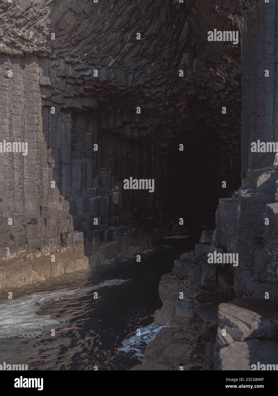 Fingal's Cave on the Isle of Staffa Stock Photo - Alamy