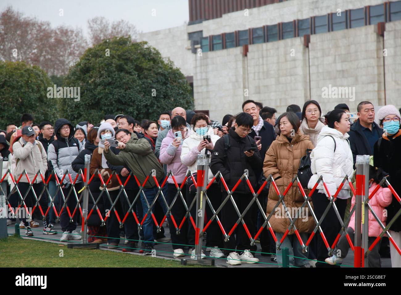 People visit the Nanjing Museum in Nanjing City, east China's Jiangsu ...