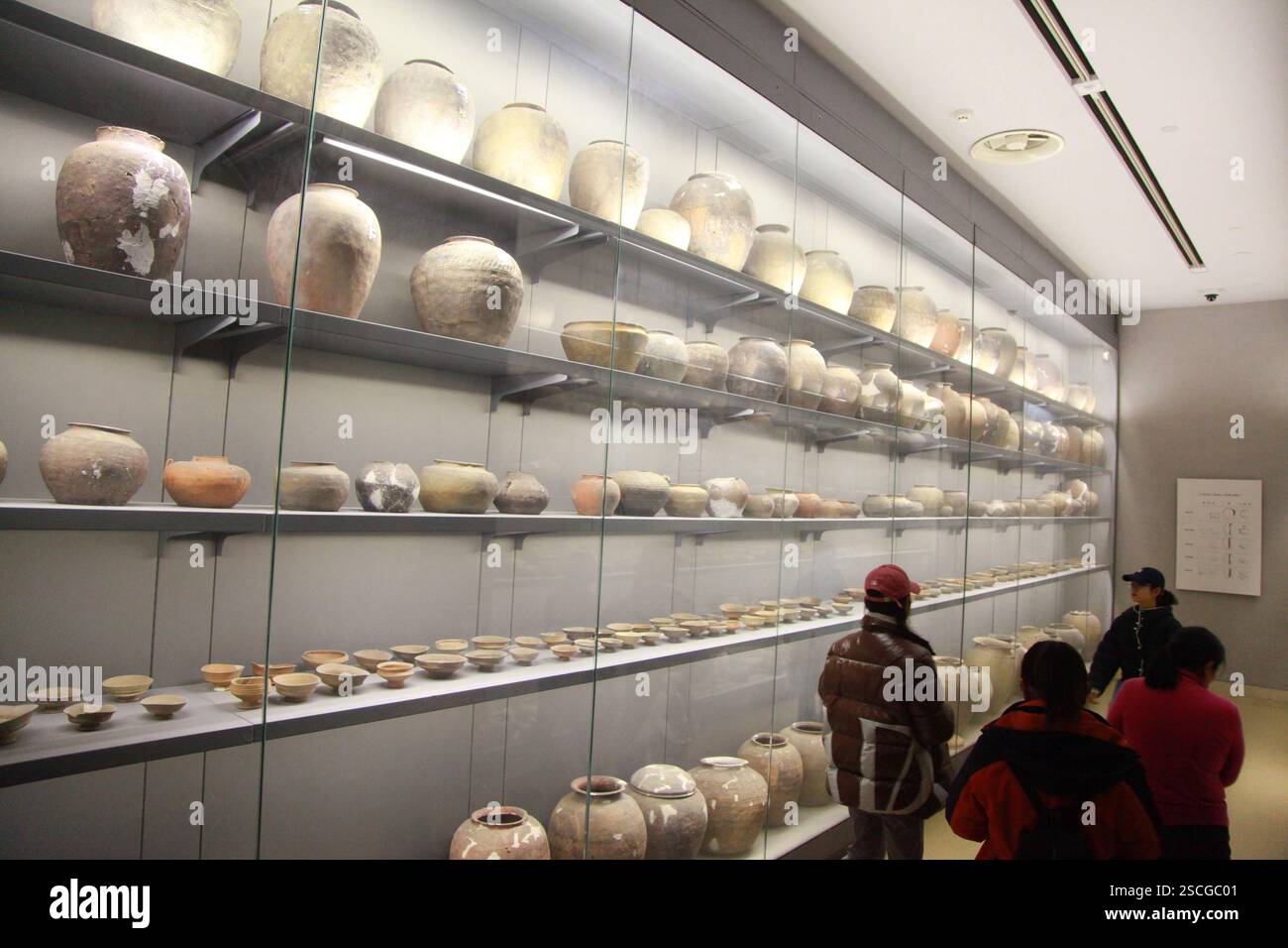 People visit the Nanjing Museum in Nanjing City, east China's Jiangsu ...