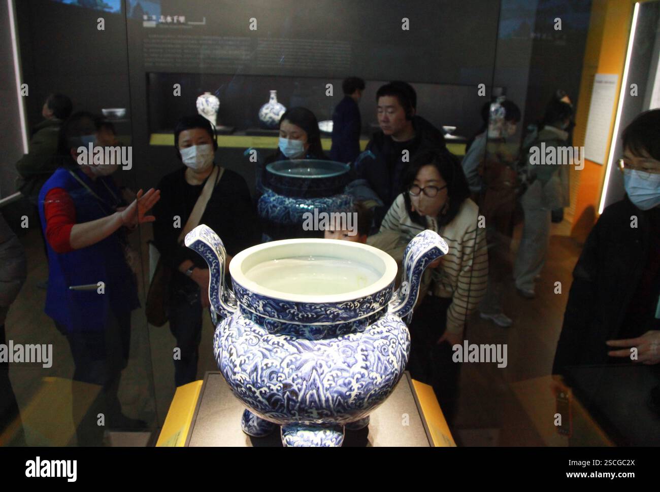 People visit the Nanjing Museum in Nanjing City, east China's Jiangsu ...