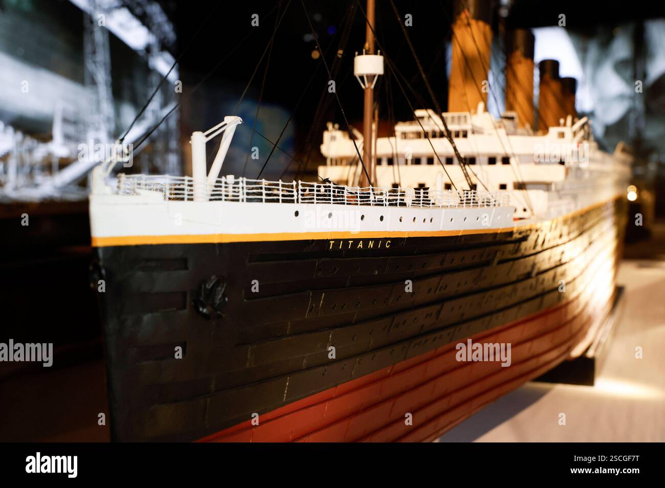 Modell der Titanic bei der Eröffnung der Ausstellung Titanic: Eine ...