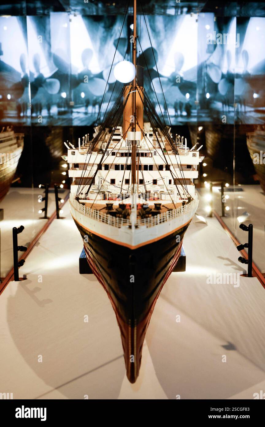 Modell der Titanic bei der Eröffnung der Ausstellung Titanic: Eine ...
