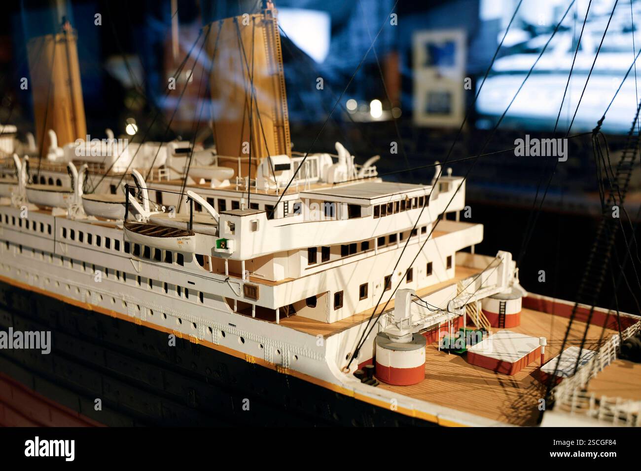 Modell der Titanic bei der Eröffnung der Ausstellung Titanic: Eine ...