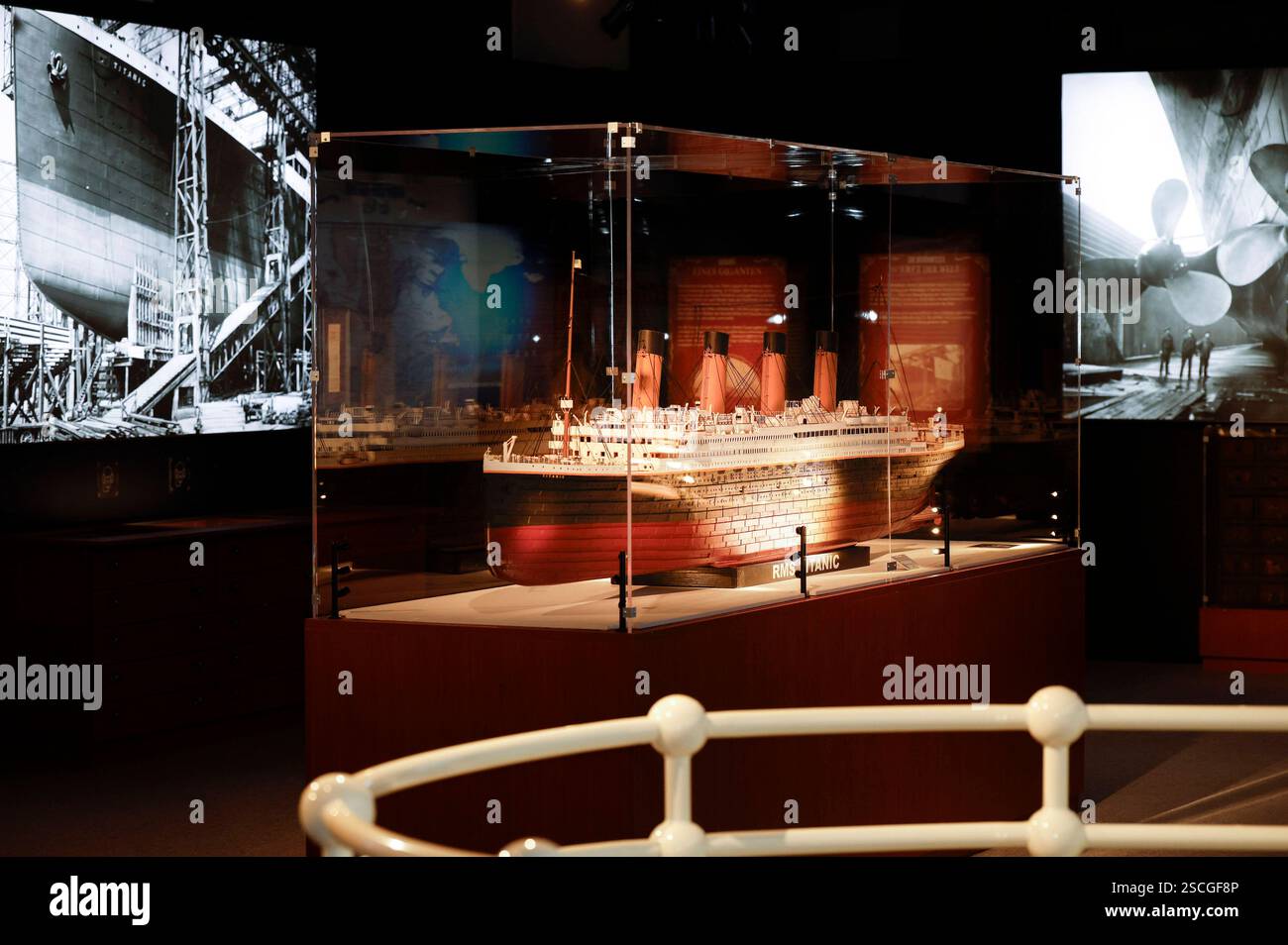 Modell der Titanic bei der Eröffnung der Ausstellung Titanic: Eine ...
