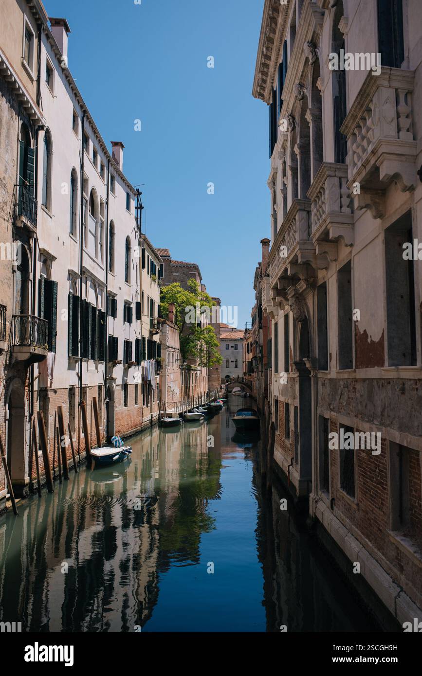 Venetian canal old buildings hi-res stock photography and images - Alamy
