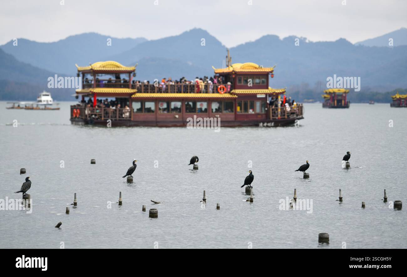Tourists visit the West Lake scenic area in Hangzhou City, east China's ...