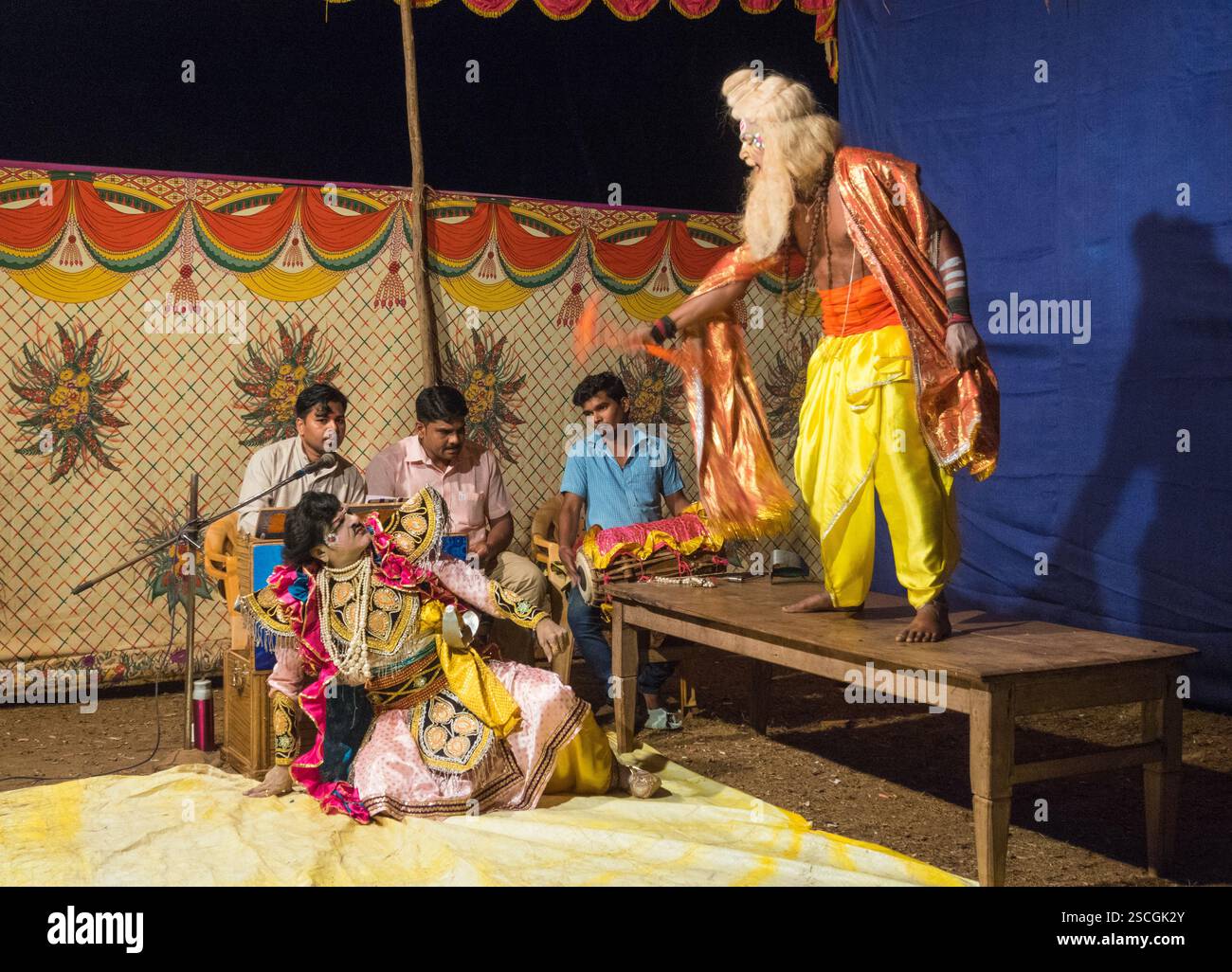 India, Goa, 13 March 2017. The performance in amateur street theater in ...
