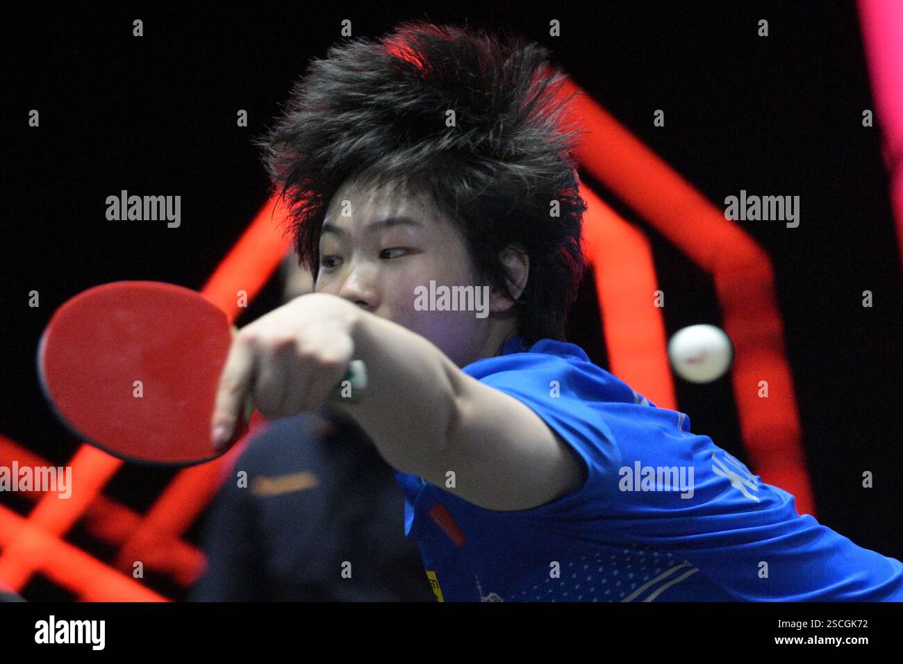 (250207) -- SINGAPORE, Feb. 7, 2025 (Xinhua) -- Kuai Man fails to hit a ...