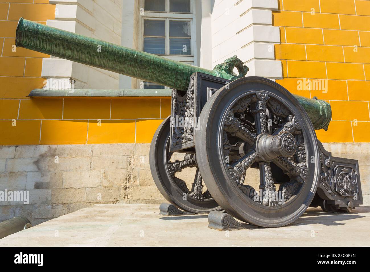 Row historic artillery cannons hi-res stock photography and images - Alamy