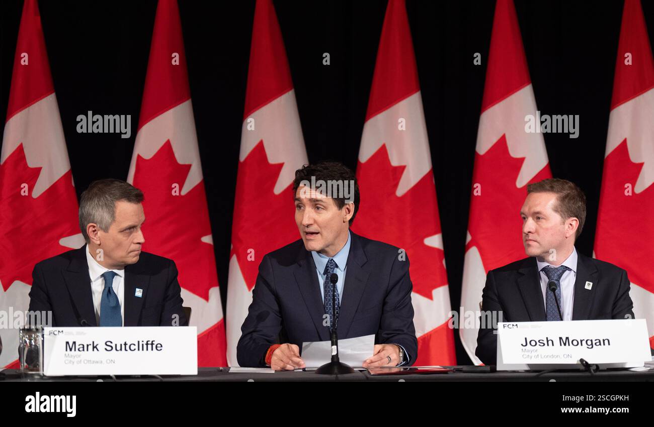 Ottawa, Canada. 06th Feb, 2025. Ottawa Mayor Mark Sutcliffe, left, and ...