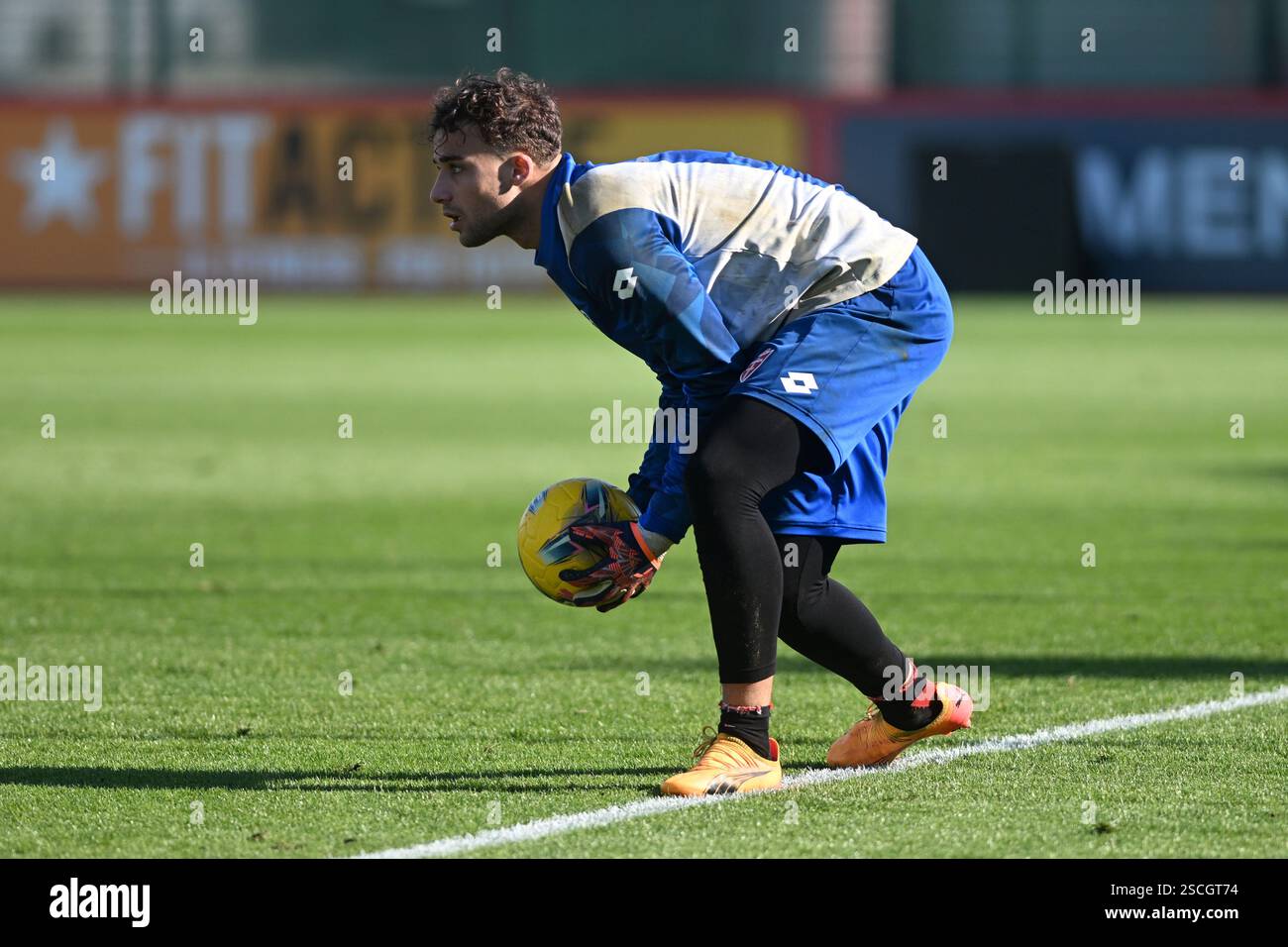 Monza, Italia. 06th Feb, 2025. AC Monza's goalkeeper Andrea Mazza ...