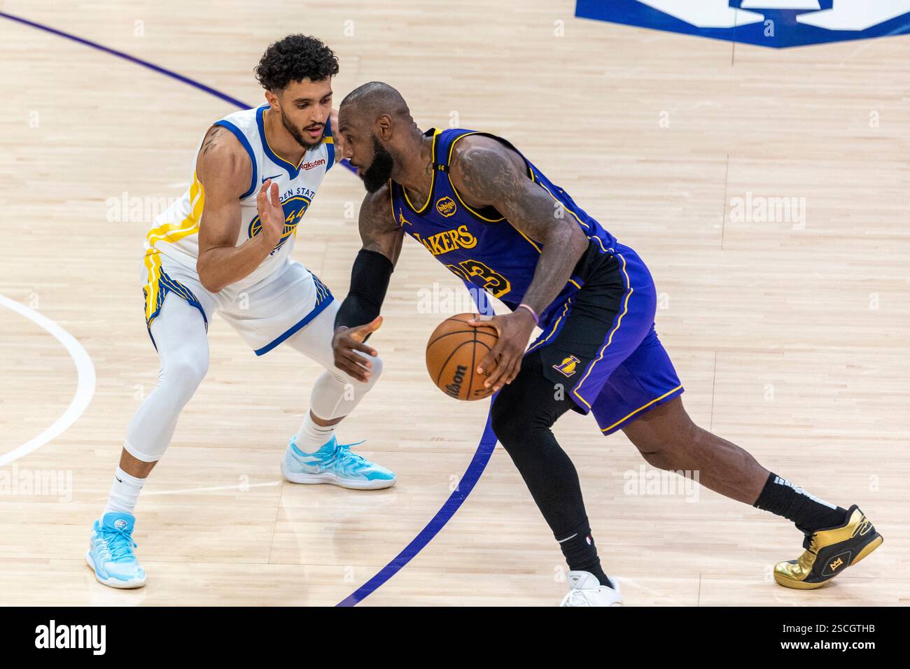 Los Angeles Lakers' LeBron James #23 drives against Golden State ...