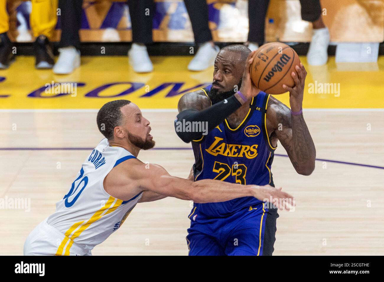 Los Angeles Lakers' LeBron James #23 is defended by Golden State ...