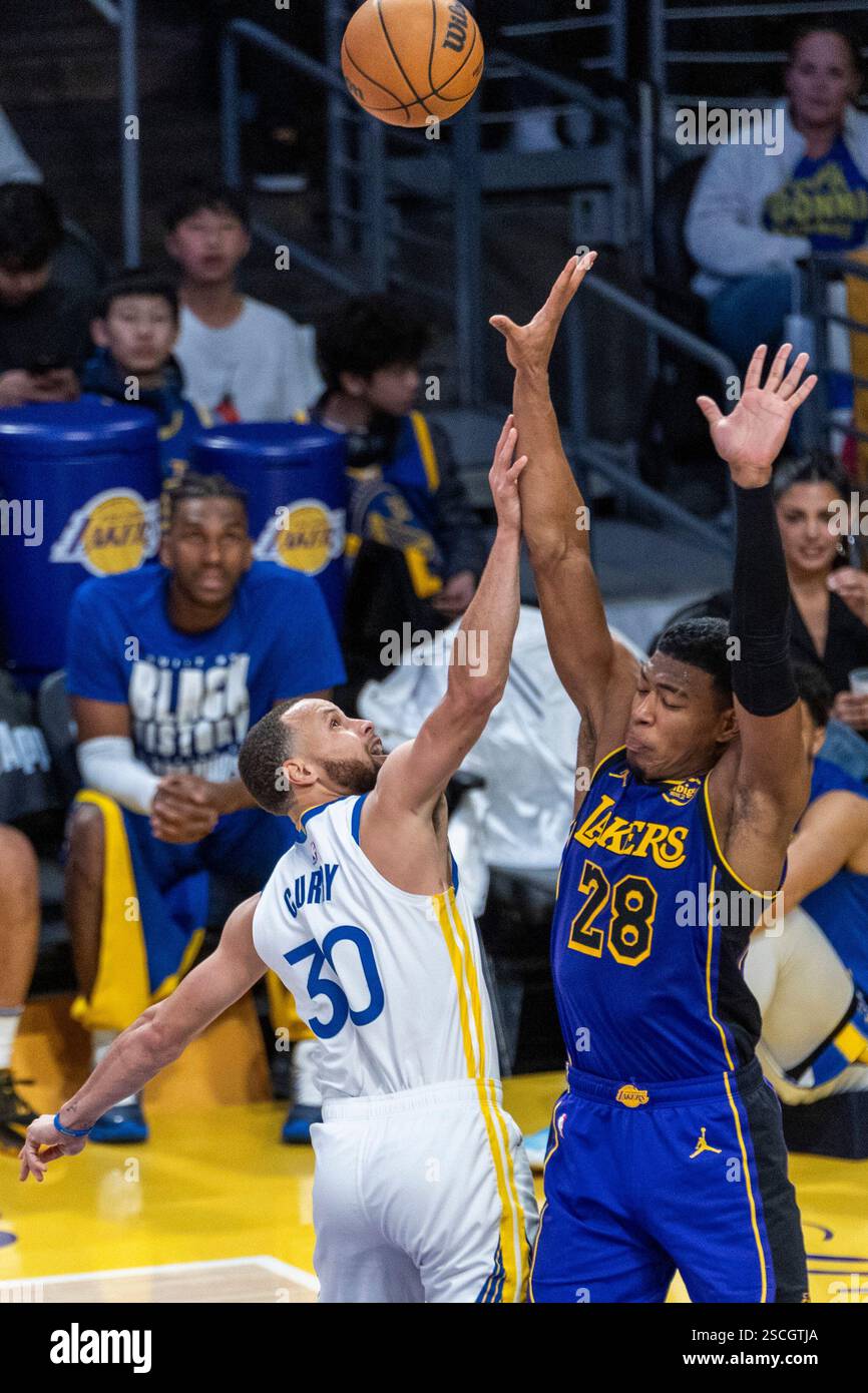 Golden State Warriors' Stephen Curry #30 shoots against Los Angeles ...