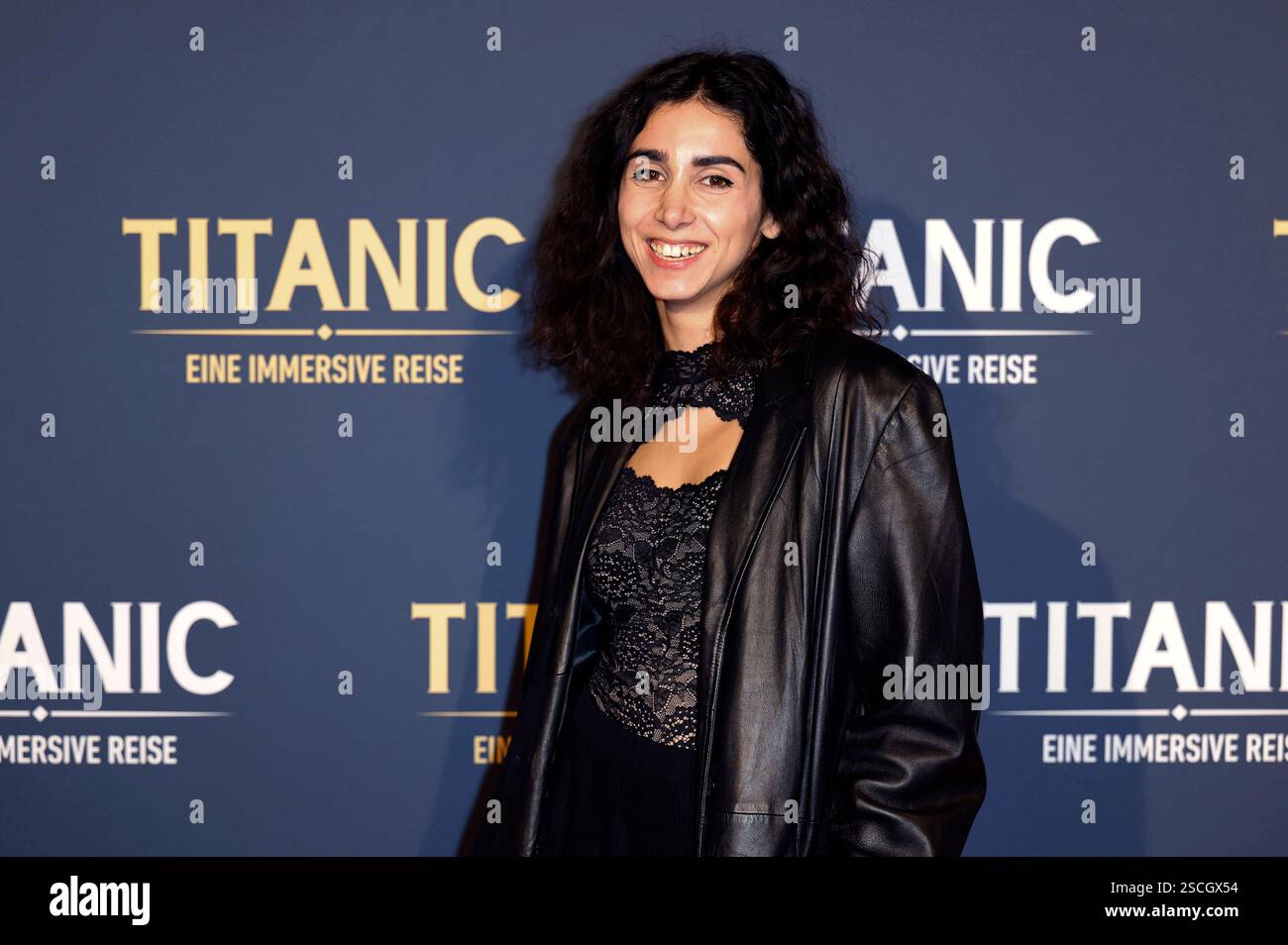 Suri Abbassi bei der Eröffnung der Ausstellung Titanic: Eine Immersive ...