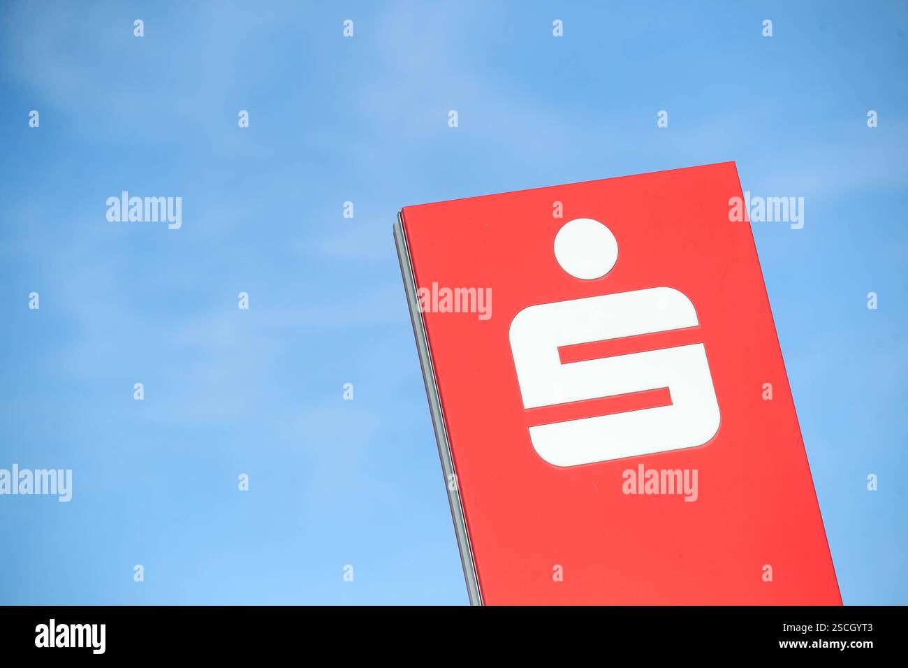 02.02.2025, xtgx, Symbolfotos Banken. Logo der Sparkasse, Symbolfoto ...