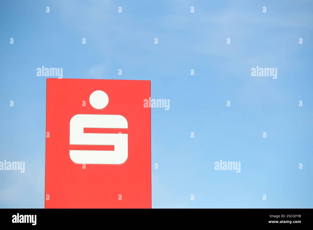 02.02.2025, xtgx, Symbolfotos Banken. Logo der Sparkasse. Symbolfoto ...