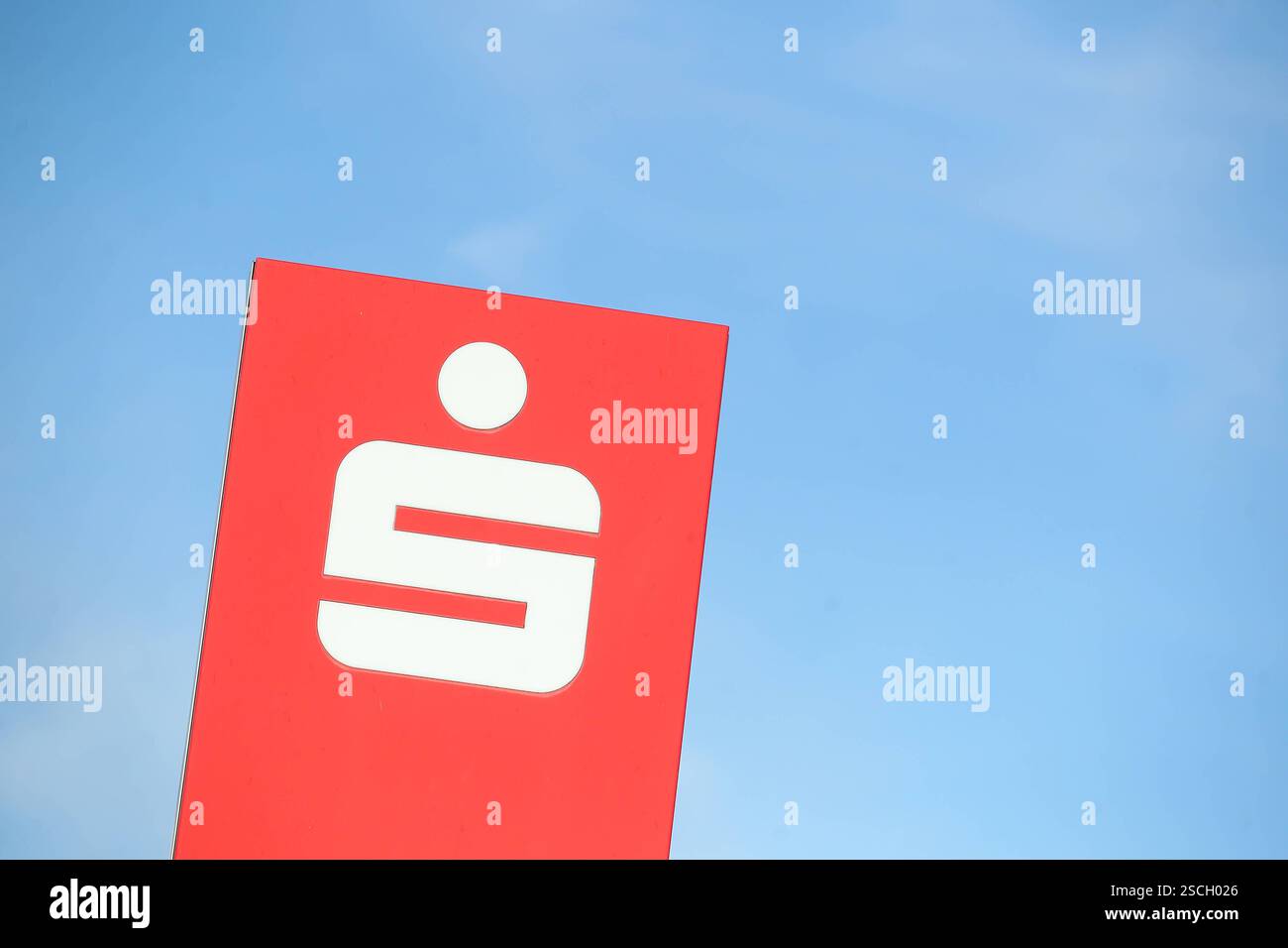 02.02.2025, xtgx, Symbolfotos Banken. Logo der Sparkasse. Symbolfoto ...