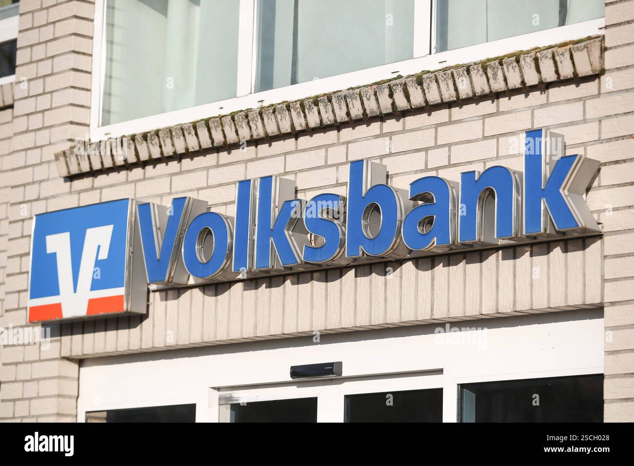 02.02.2025, xtgx, Symbolfotos Banken. Logo der Volksbank. Symbolfoto ...