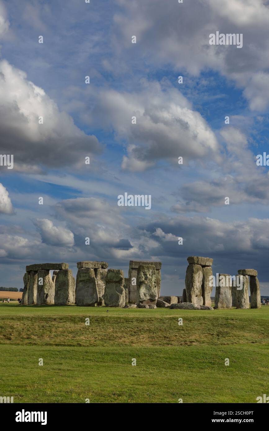 Stonehenge, the famous prehistoric megalithic structure in Wilthire ...