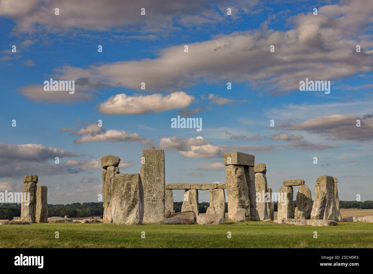 Stonehenge, the famous prehistoric megalithic structure in Wilthire ...