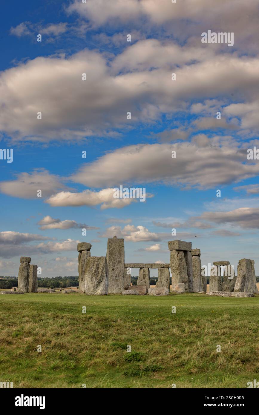 Stonehenge, the famous prehistoric megalithic structure in Wilthire ...