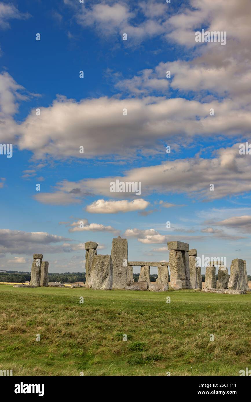 Stonehenge, the famous prehistoric megalithic structure in Wilthire ...
