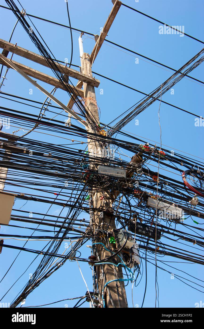 Intertwining electric cable hi-res stock photography and images - Alamy
