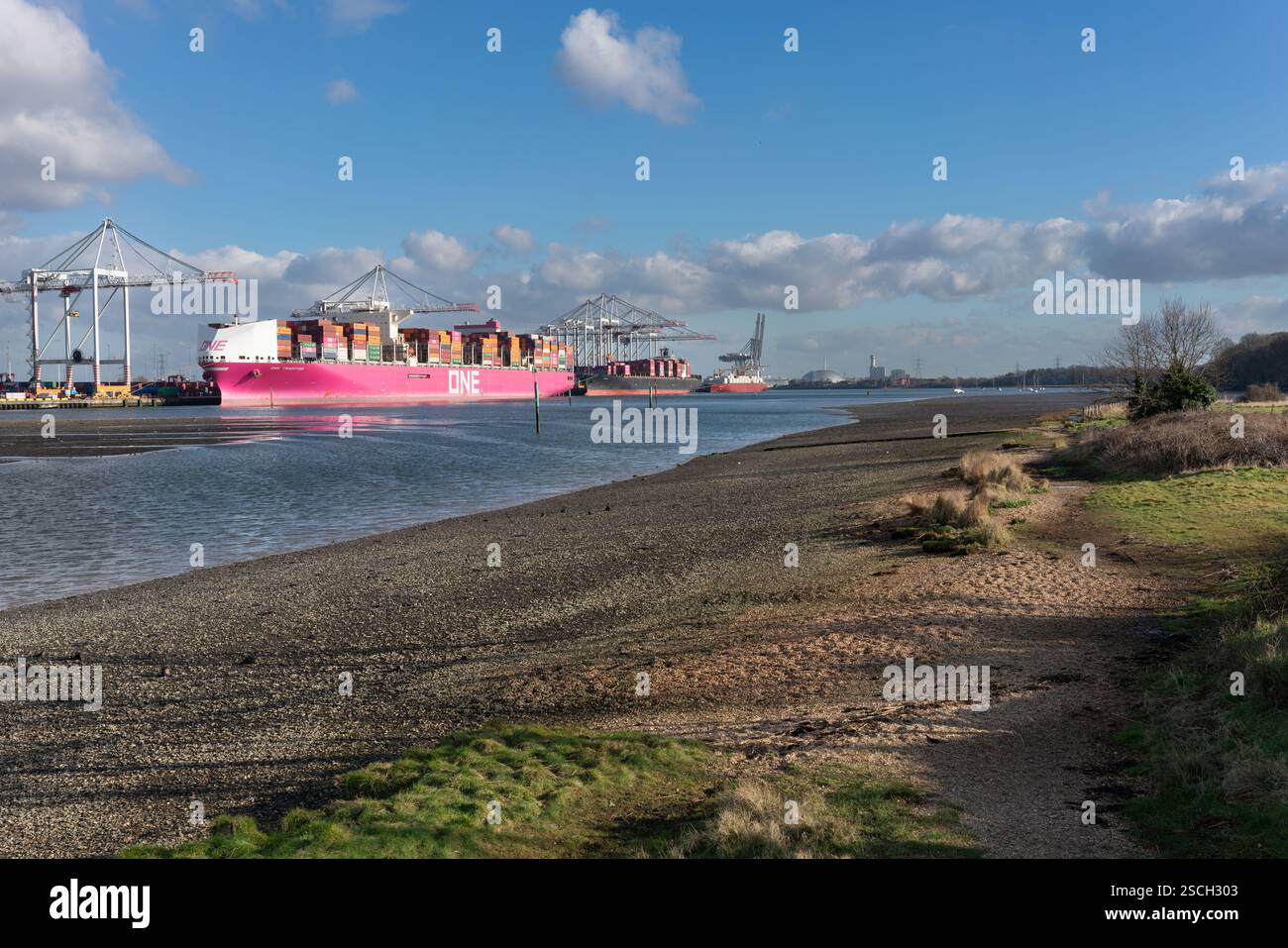 The shoreline at Goatee Beach, Eling, looking towards Southampton ...