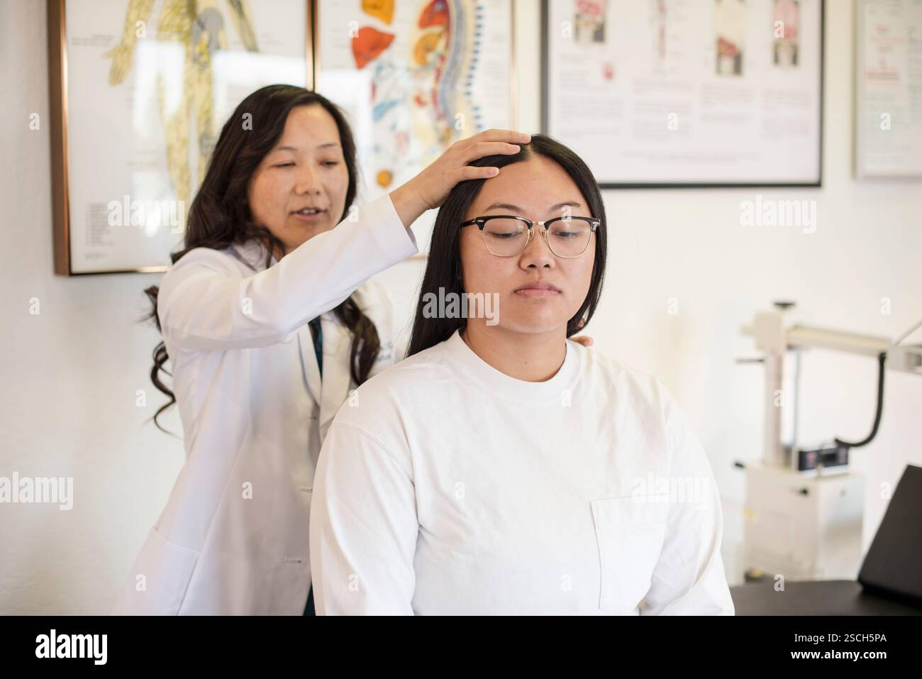 Doctor evaluating patient's neck at hospital Stock Photo - Alamy