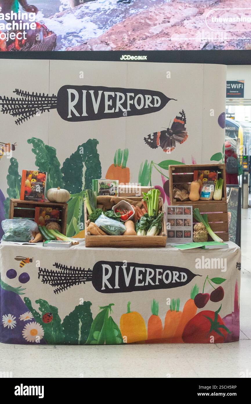 London, UK. 5th February, 2025. A pop up Riverford vegetable stall at ...