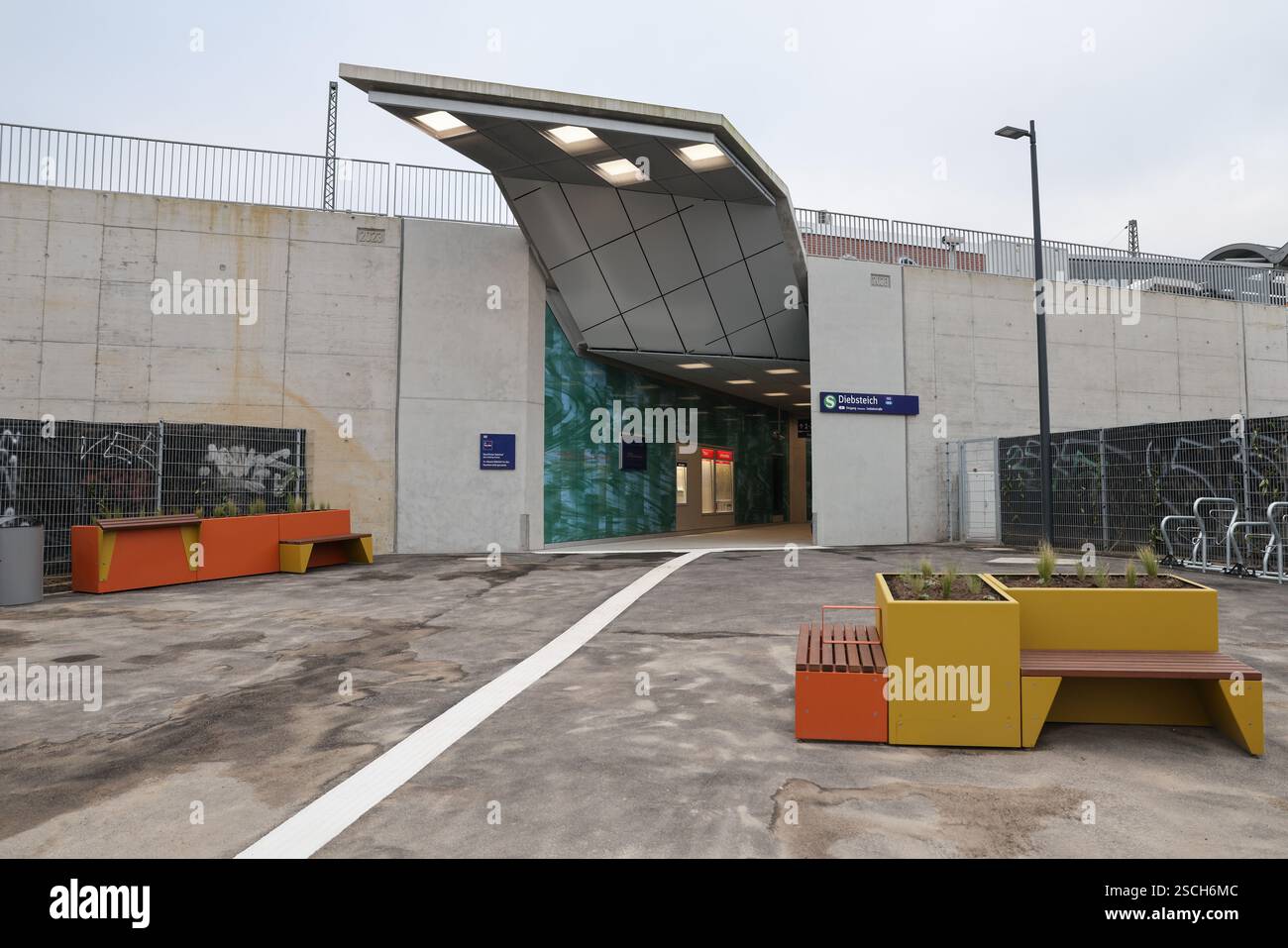Hamburg, Germany. 07th Feb, 2025. Entrance to the Diebsteich S-Bahn ...